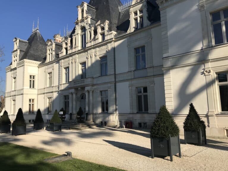 Château de Maubreuil : Cinq continents et cinq étoiles sous un même ...